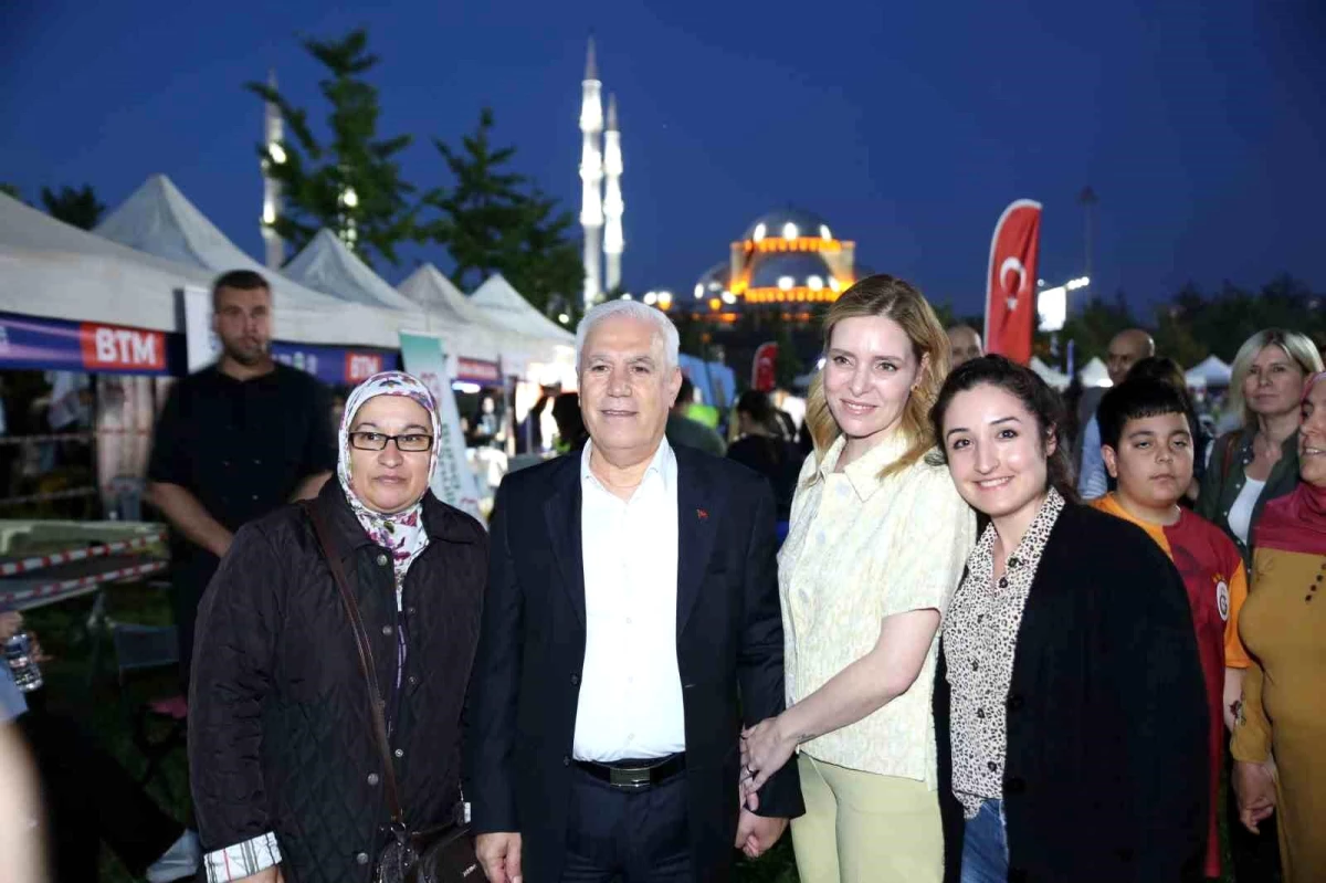 Bursa Büyükşehir Belediyesi Gençlik Şenliği'nde Hande Yener Konseriyle ...